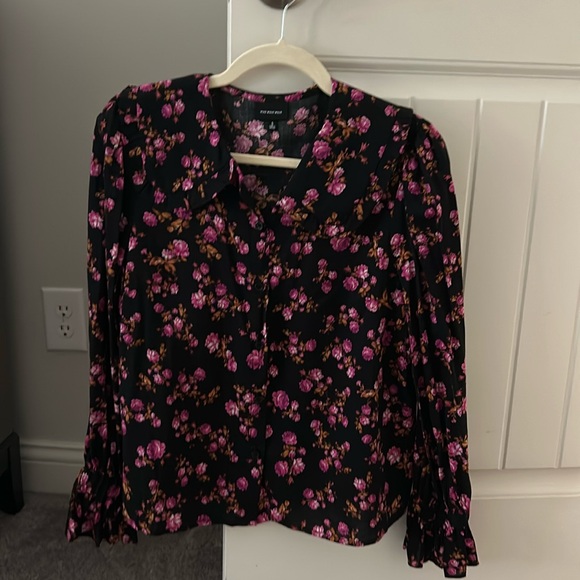 Who What Wear | Tops | Who What Wear Cute Button Up Like New | Poshmark